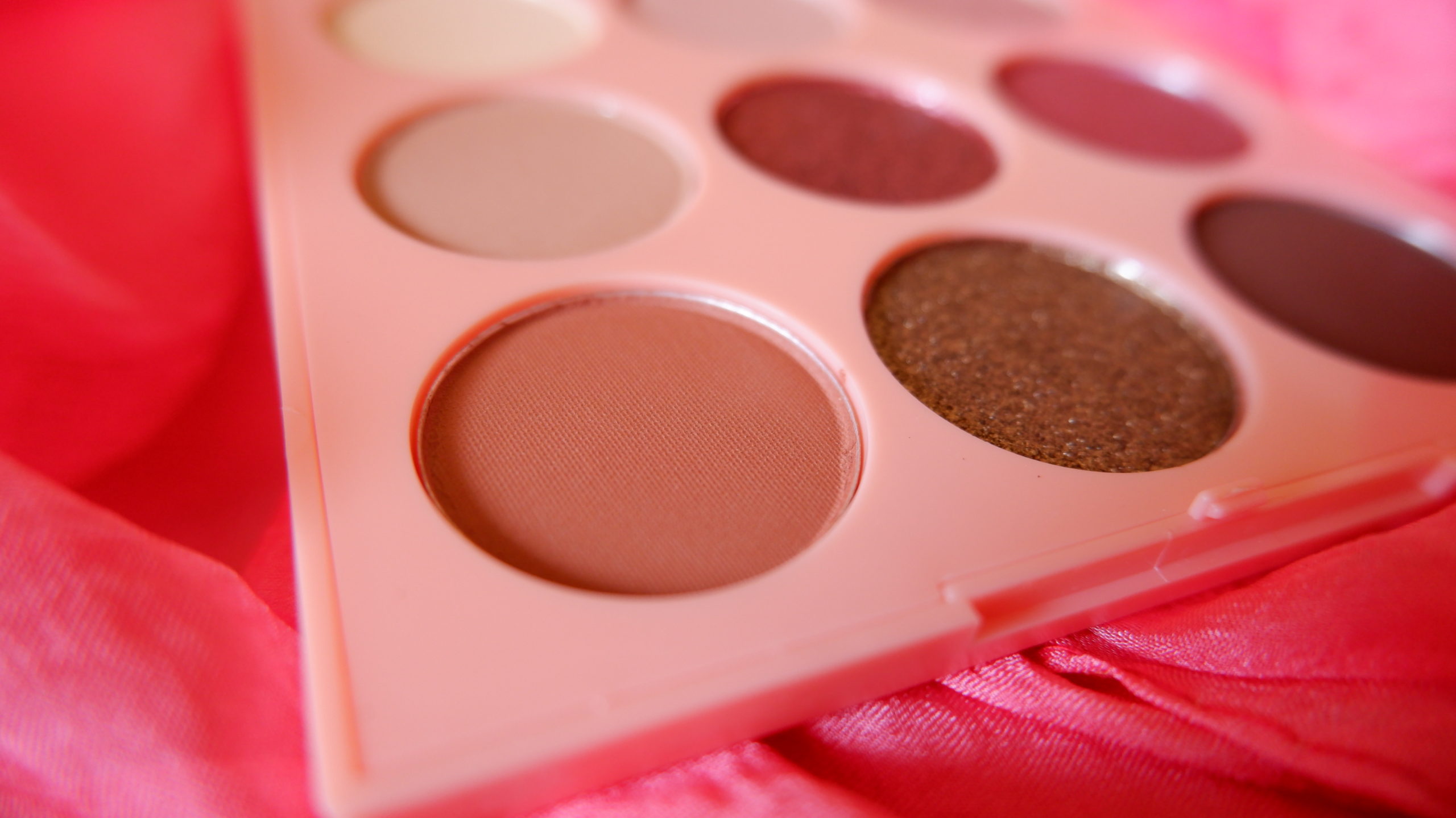 Makeup Review: Squad Cosmetics Boss Squad Eyeshadow Palette - Yanna Paz